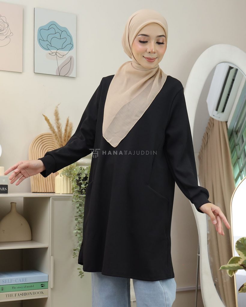Aiira Top 5.0 in Black – Hana Tajuddin
